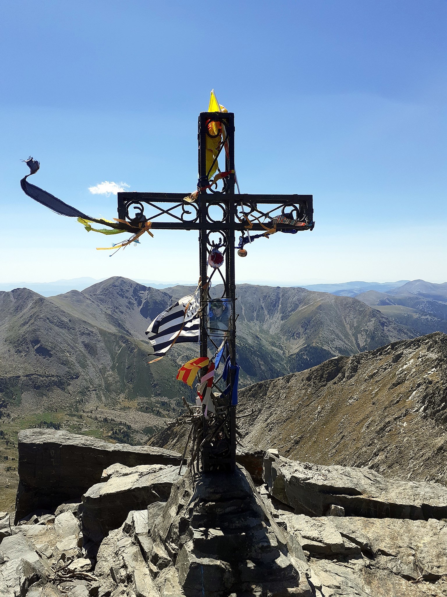 Let's discover the most beautiful peaks of the Pyrénées