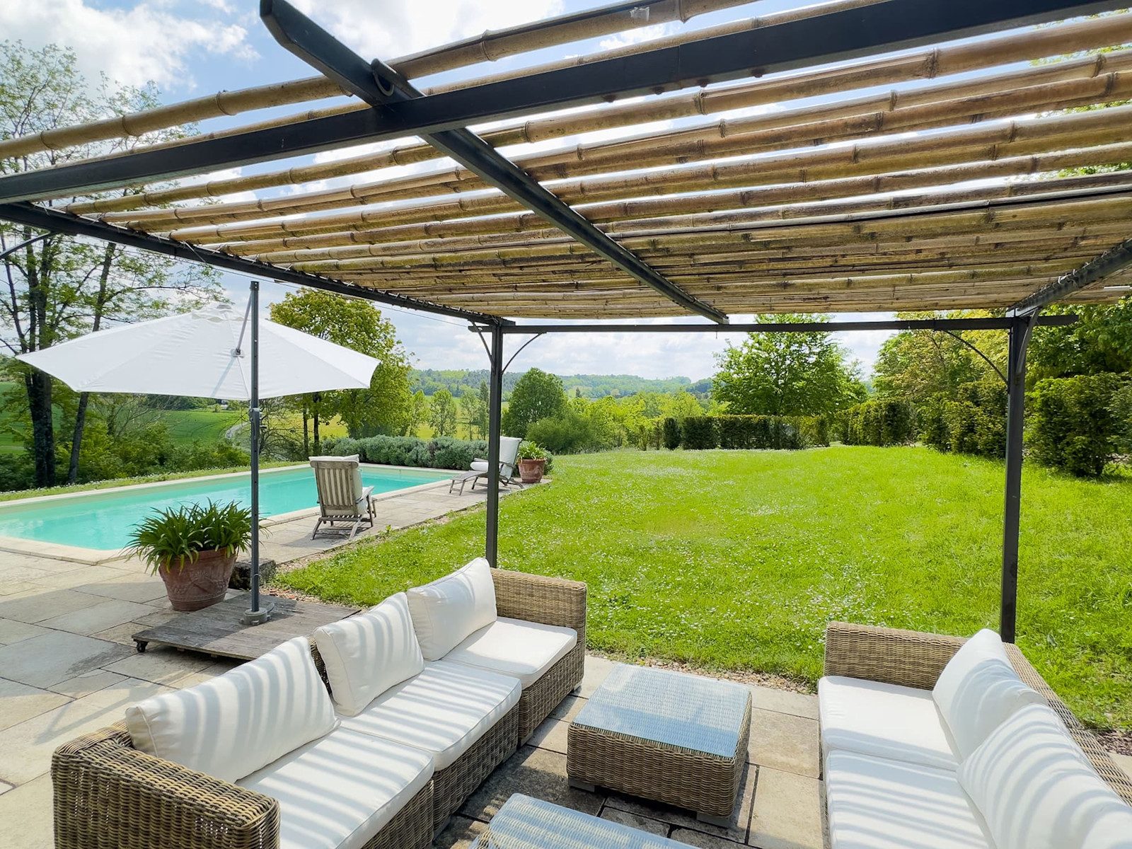 Verteillac, Périgueux, et Angoulême: Découverte des environs