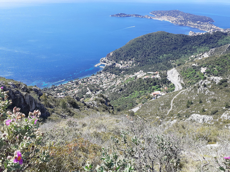 Les 3 corniches reliant Nice à Menton