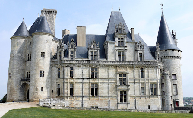 Discover the beautiful Chateau Rochefoucauld