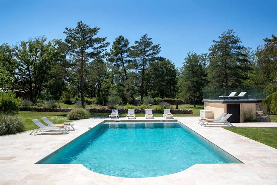 Beautiful houses with private pools in France