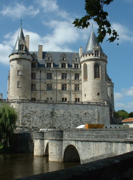 Château Rochefoucauld, un bijou de l'histoire française