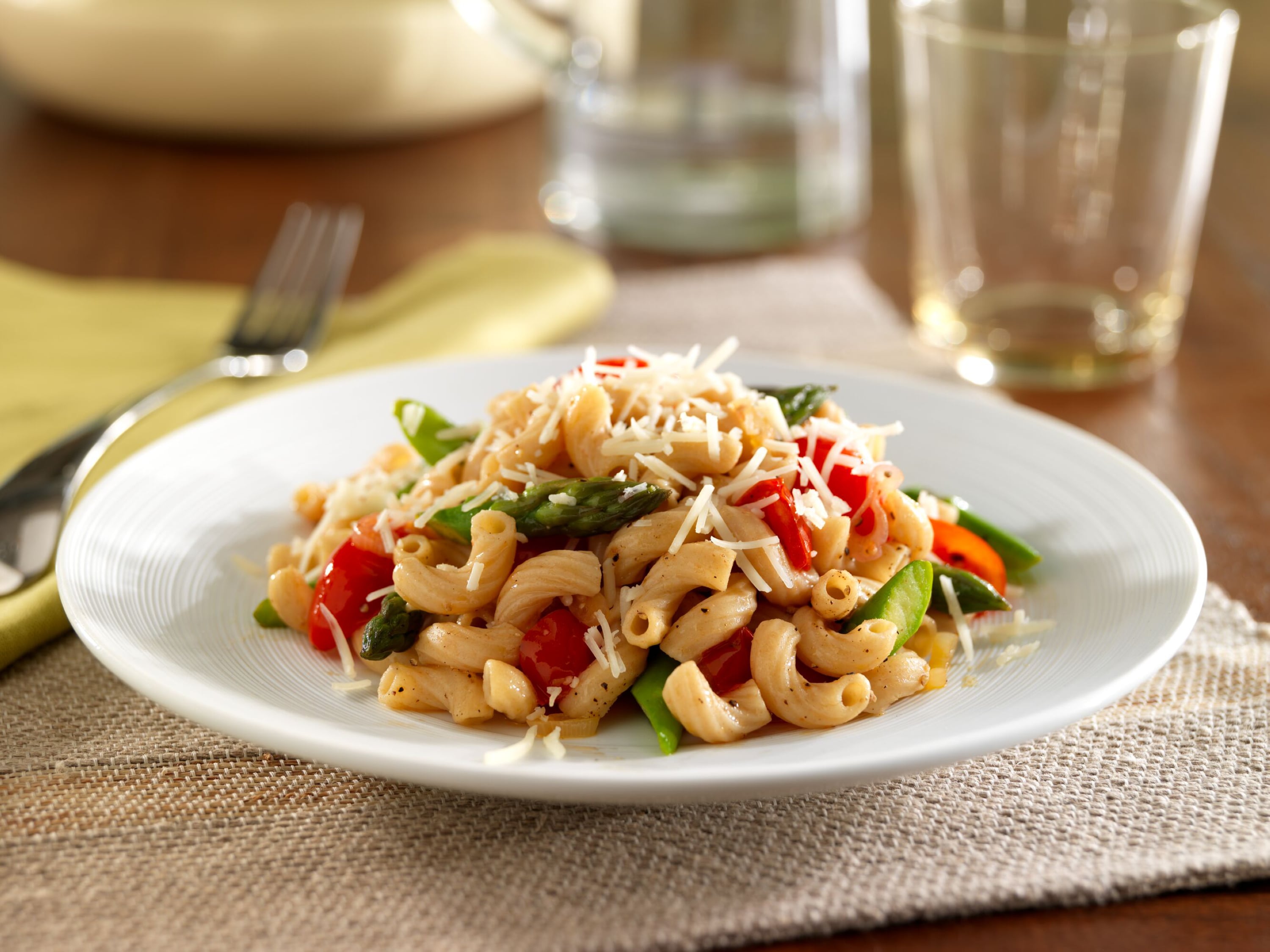 Chifferi (Elbows) Barilla com aspargos, tomatinhos e Parmesão | Barilla