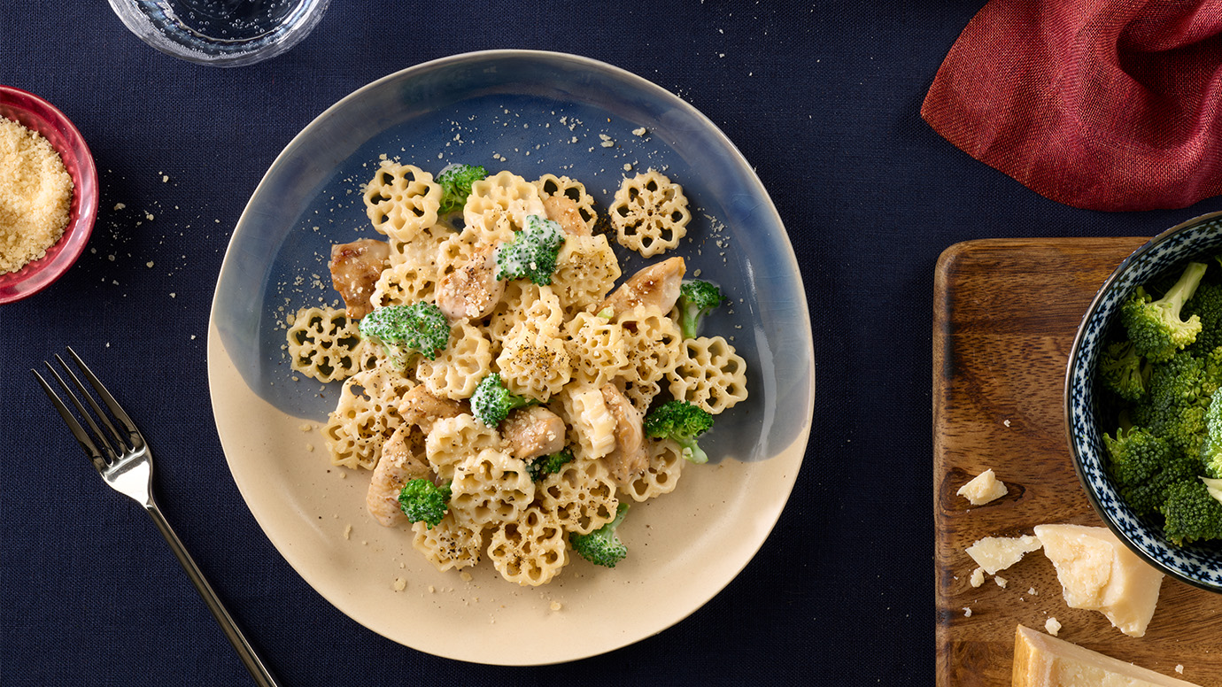 Snowfall Pasta Recipe with Chicken, Broccoli, & Cream | Snowflake Pasta ...