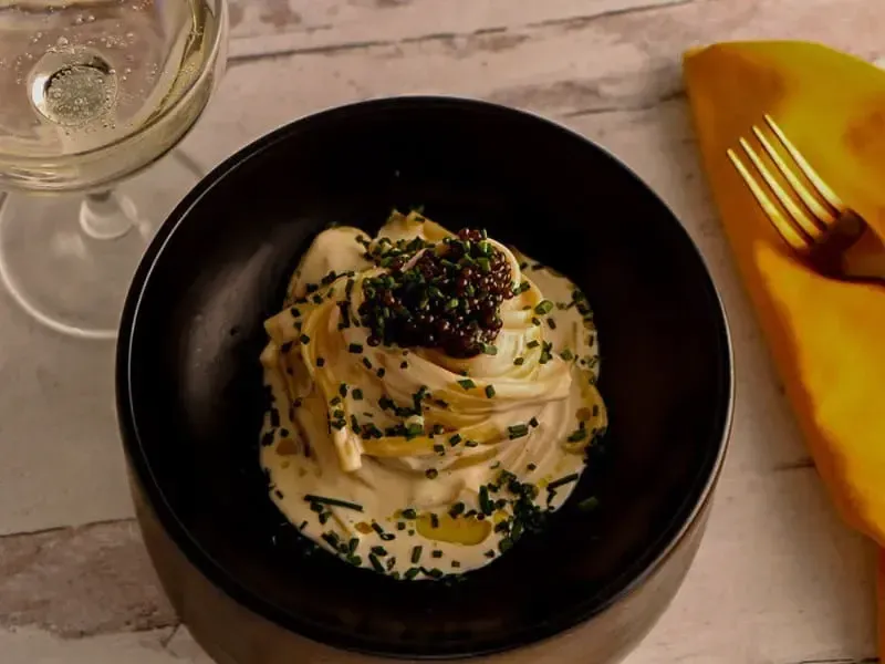 Al Bronzo Spaghetti Pasta Recipe with Creamy Prosecco & Black Caviar ...