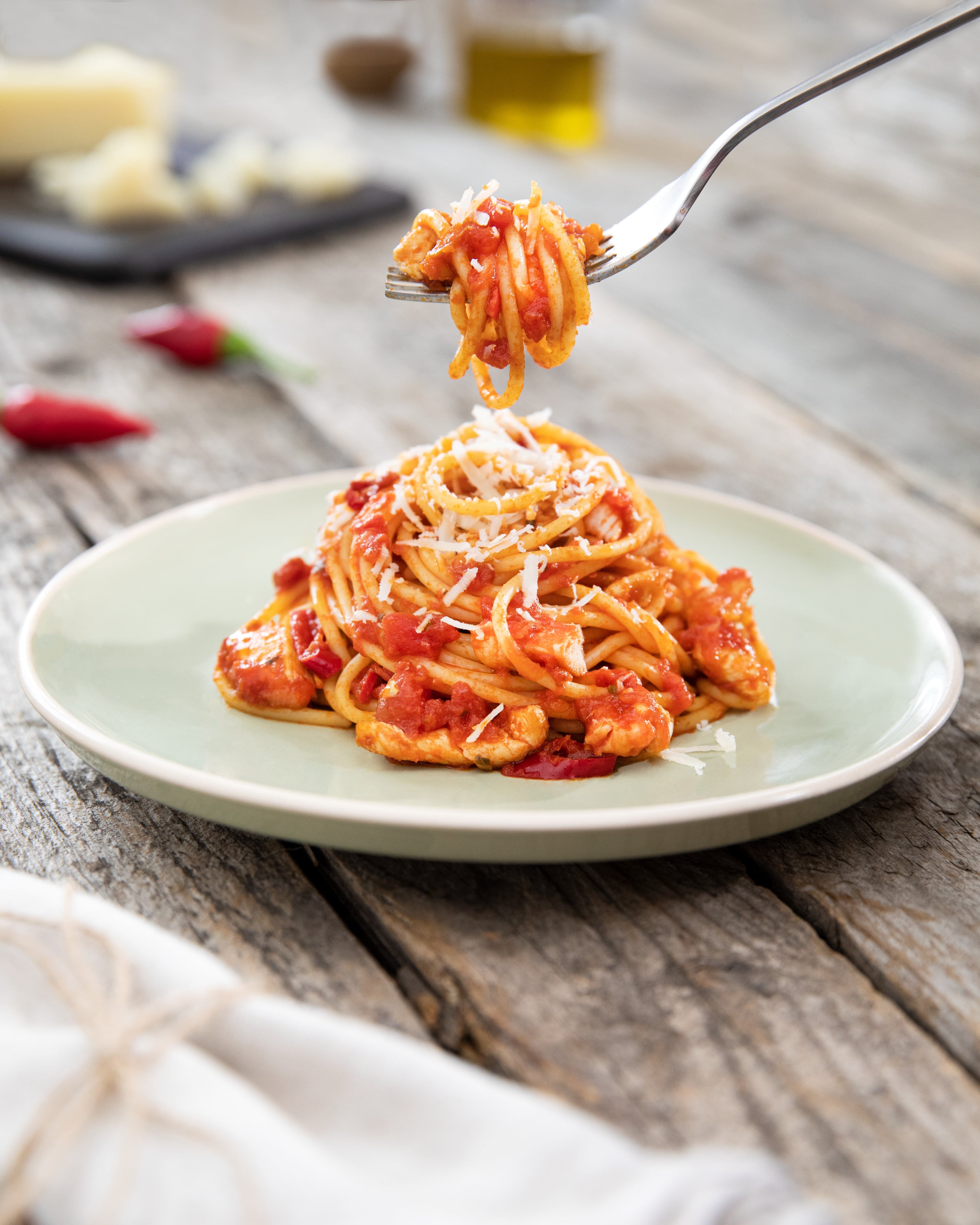 Spaghetti Barilla all’Amatriciana com frango e manjericão | Barilla