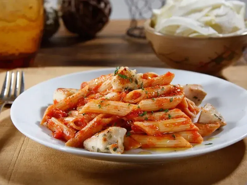 Protein+® Penne With Roasted Garlic Sauce & Rosemary Chicken | Barilla