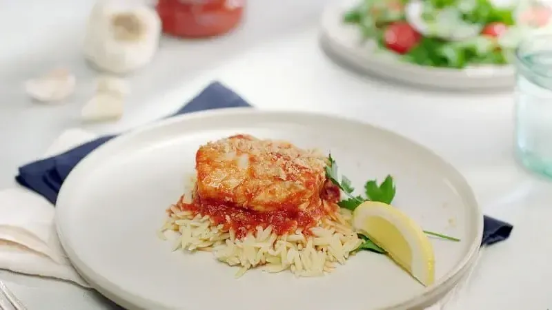 Quick & Easy Tomato Sauce Poached Fish with Garlic Breadcrumbs | Barilla