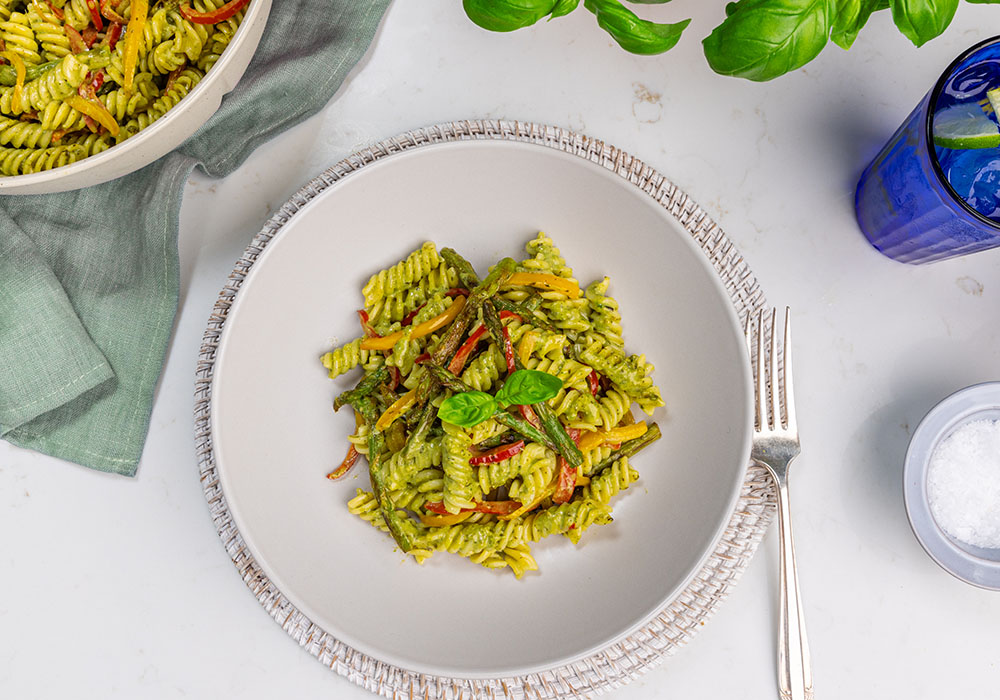 Rotini Pasta with Creamy Vegan Pesto, Asparagus and Peppers | Barilla