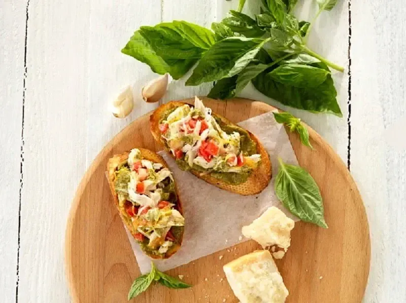 Creamy Pesto & Chicken Crostini Recipe | Barilla