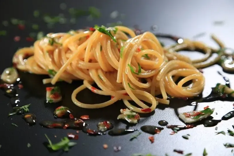 Thick Spaghetti Pasta Aglio, Olio e Peperoncino Recipe | Barilla