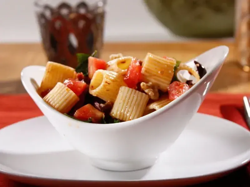 Mezzi Rigatoni with Tomatoes, Black Olives and Walnuts | Barilla