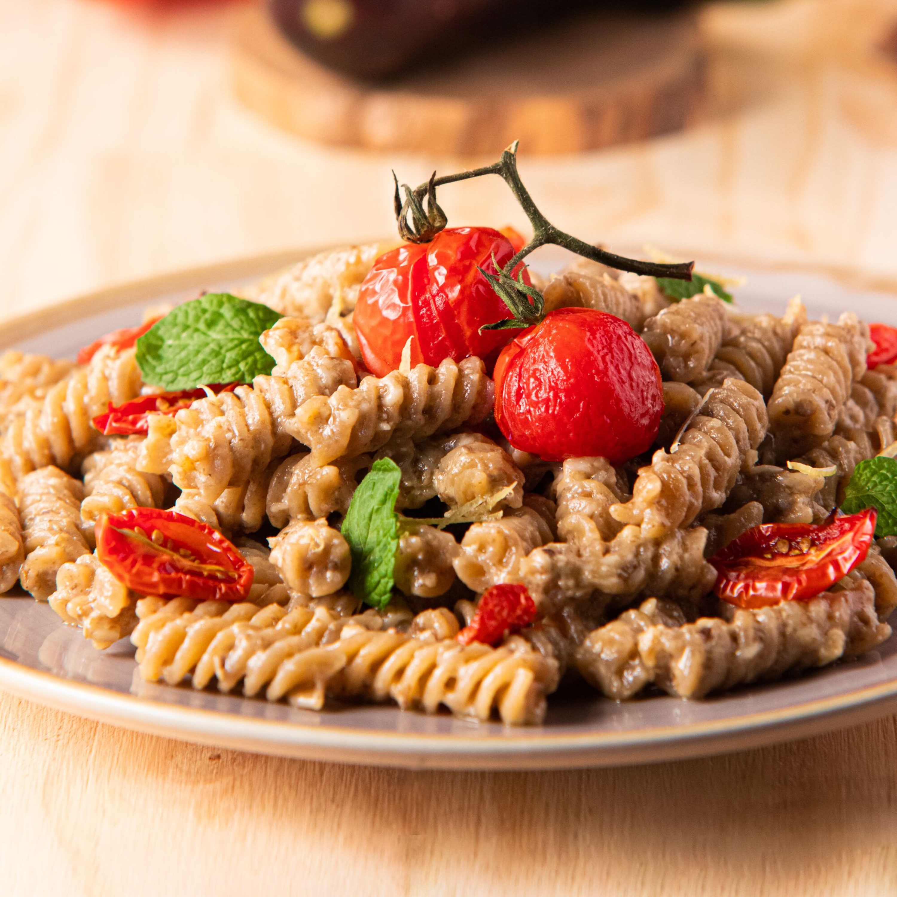Fusilli Integrale Barilla com pesto de berinjelas e tomatinhos assados ...