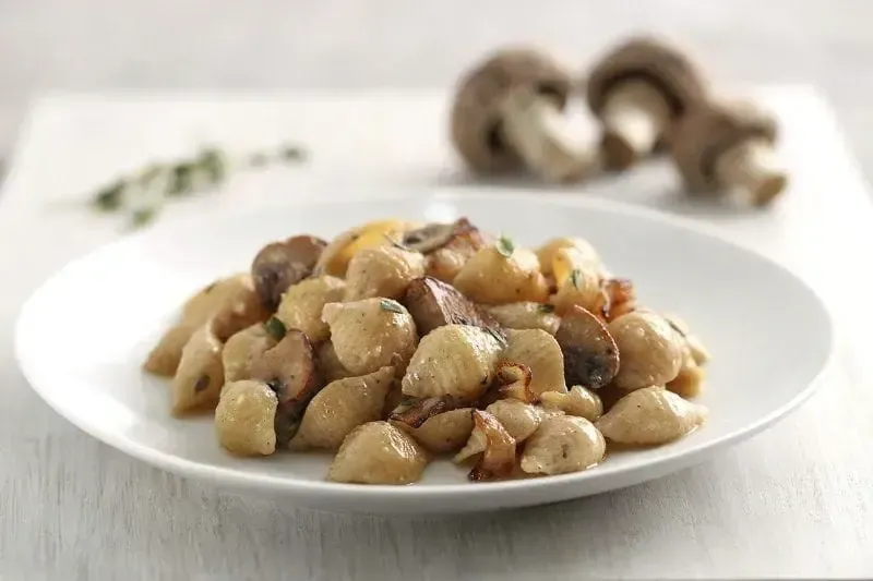 Medium Shell Pasta with Cremini Mushrooms, Goat Cheese & Thyme | Barilla