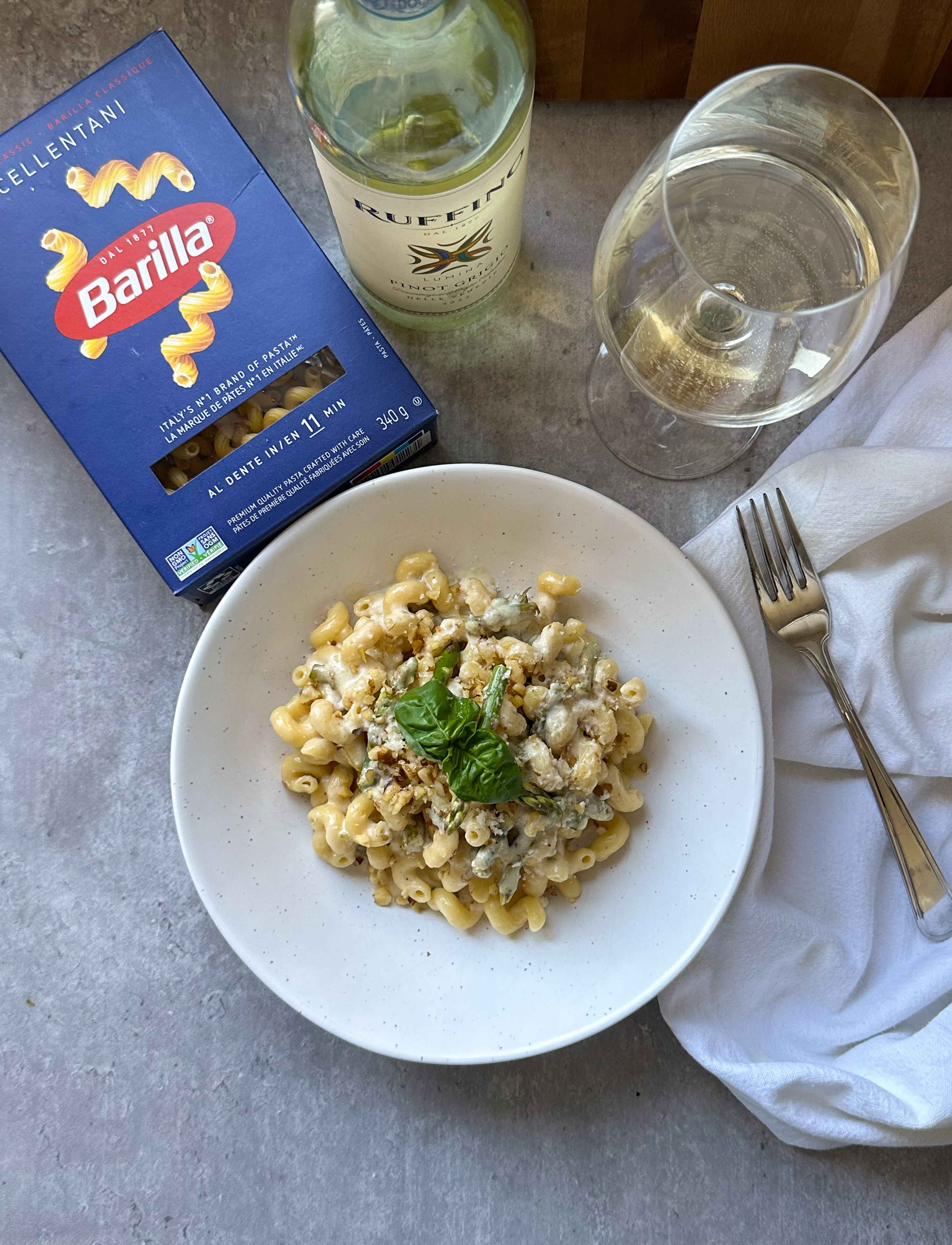 Pâtes cellentani Barilla aux asperges avec sauce aux quatre fromages ...