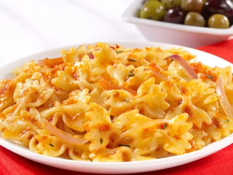 Farfalle Pasta with Tomatoes, Red Onions & Thyme Recipe | Barilla