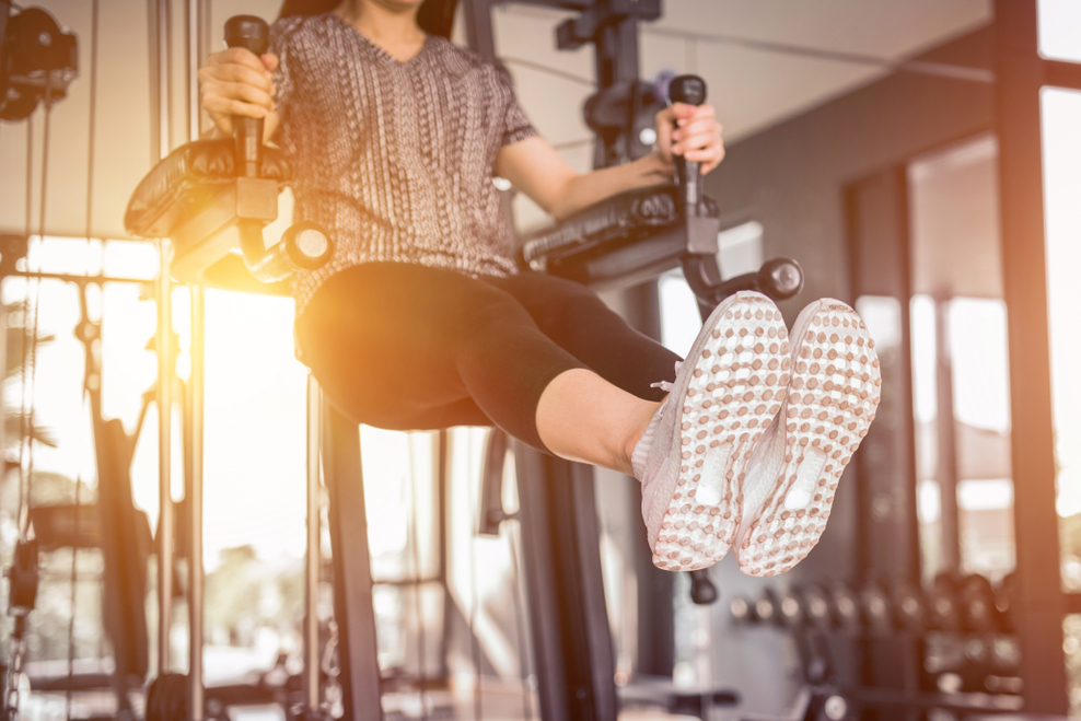 Gym Equipment 101: The Hanging Leg Raise Machine