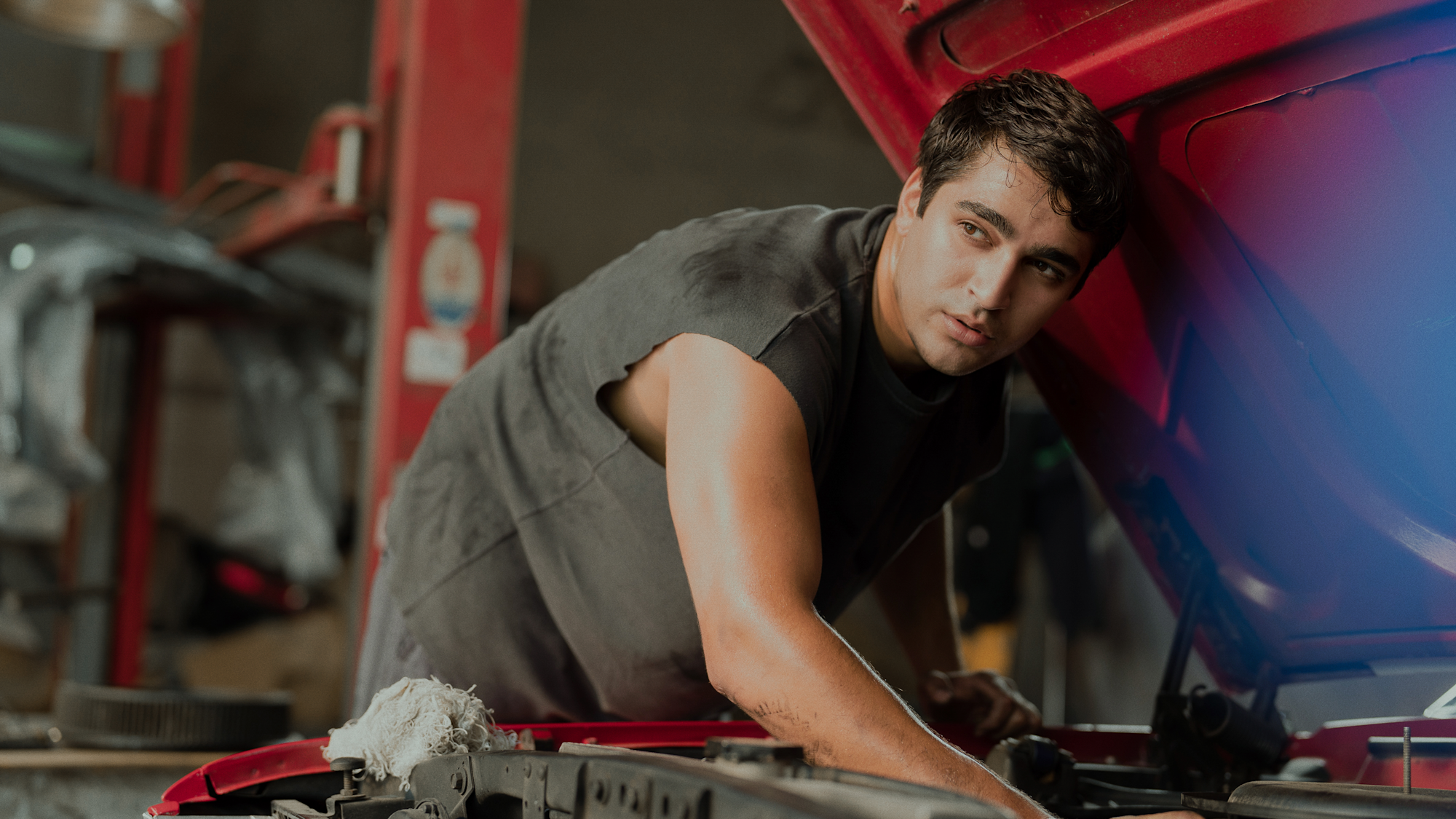 Mert Ramazan Demi̇r’i̇n Başrolünde Yer Aldiği Metruk Adam 22 ağustos’ta ...