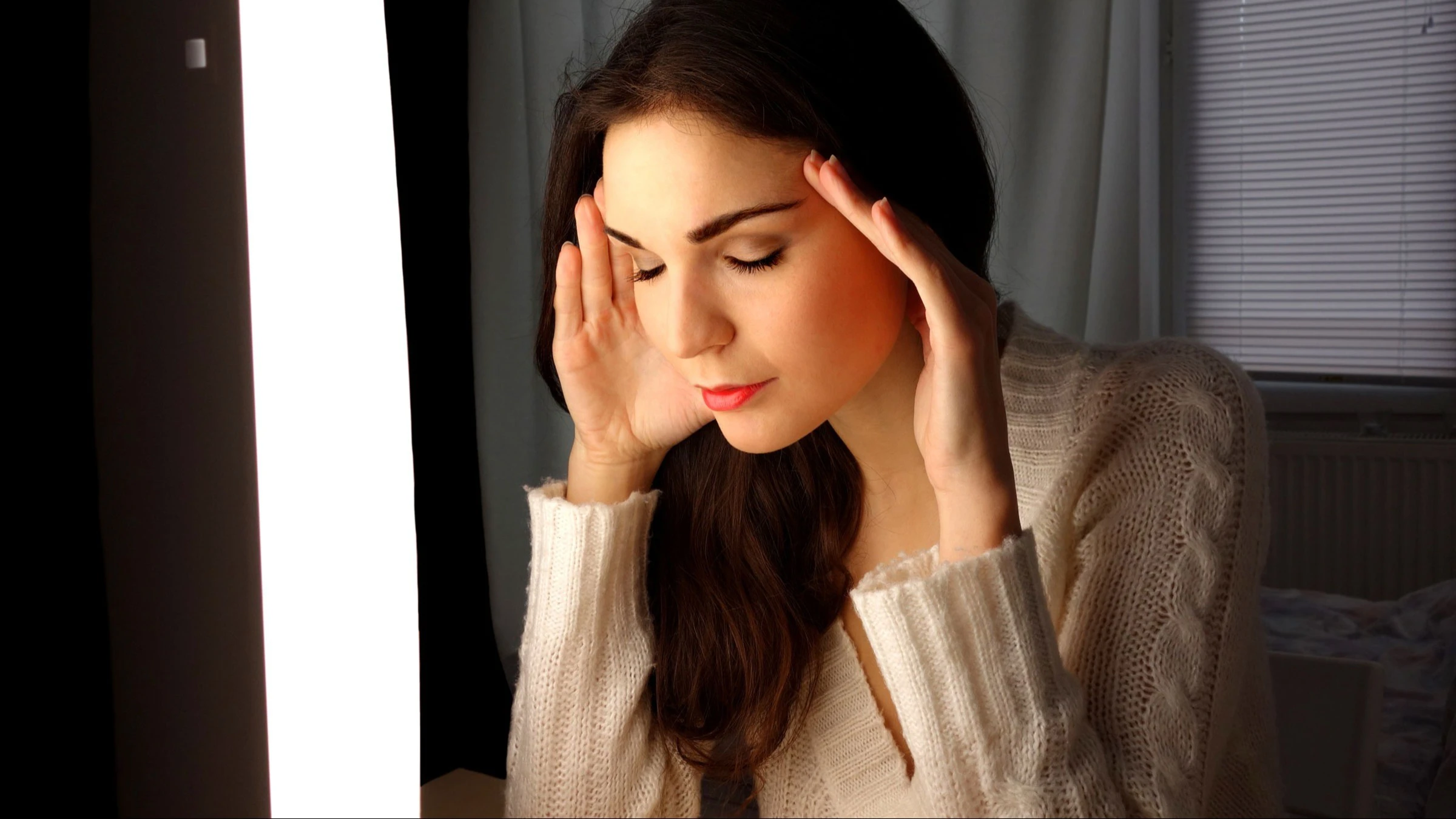 SAD Light Therapy: Benefits and Side Effects of Light Box Therapy - GoodRx
