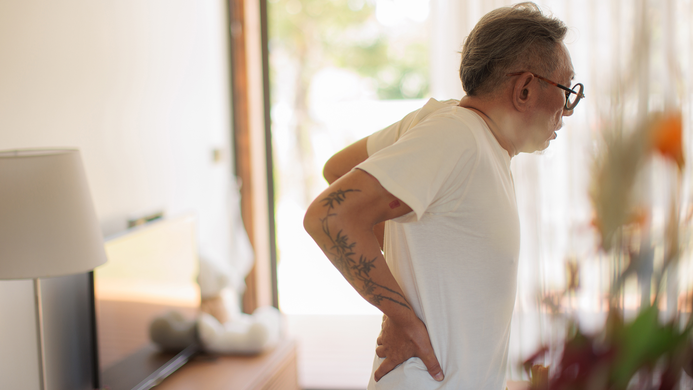 How to Decompress Your Spine at Home: 5 Things to Try - GoodRx