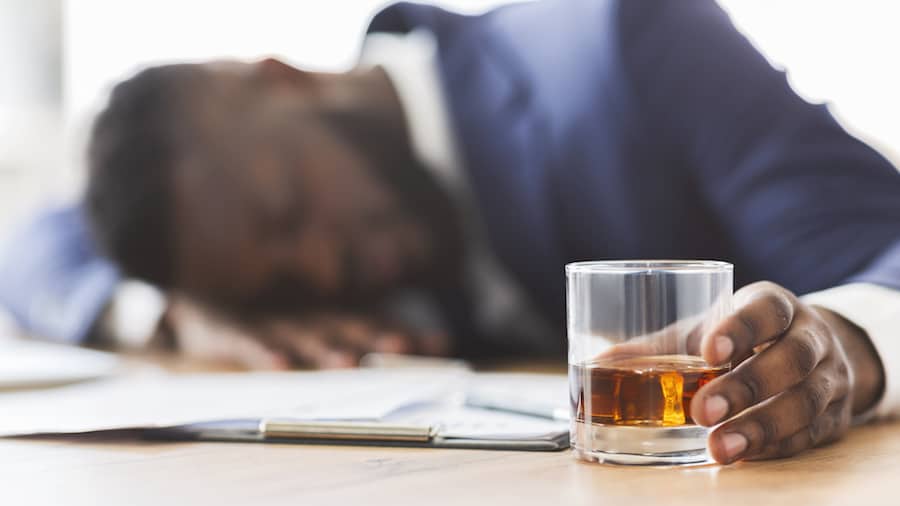 Early Warning Signs of Alcohol Use Disorder - GoodRx
