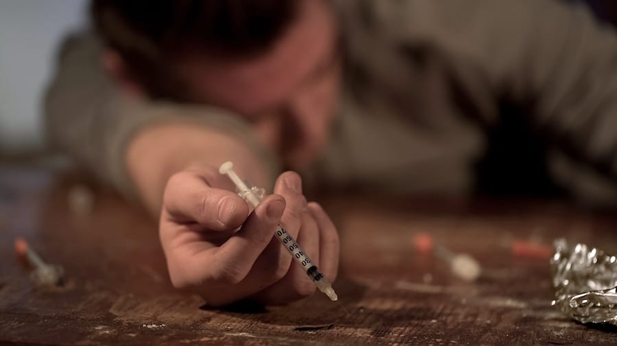 Warning Signs of an Opioid Overdose—and What to Do - GoodRx