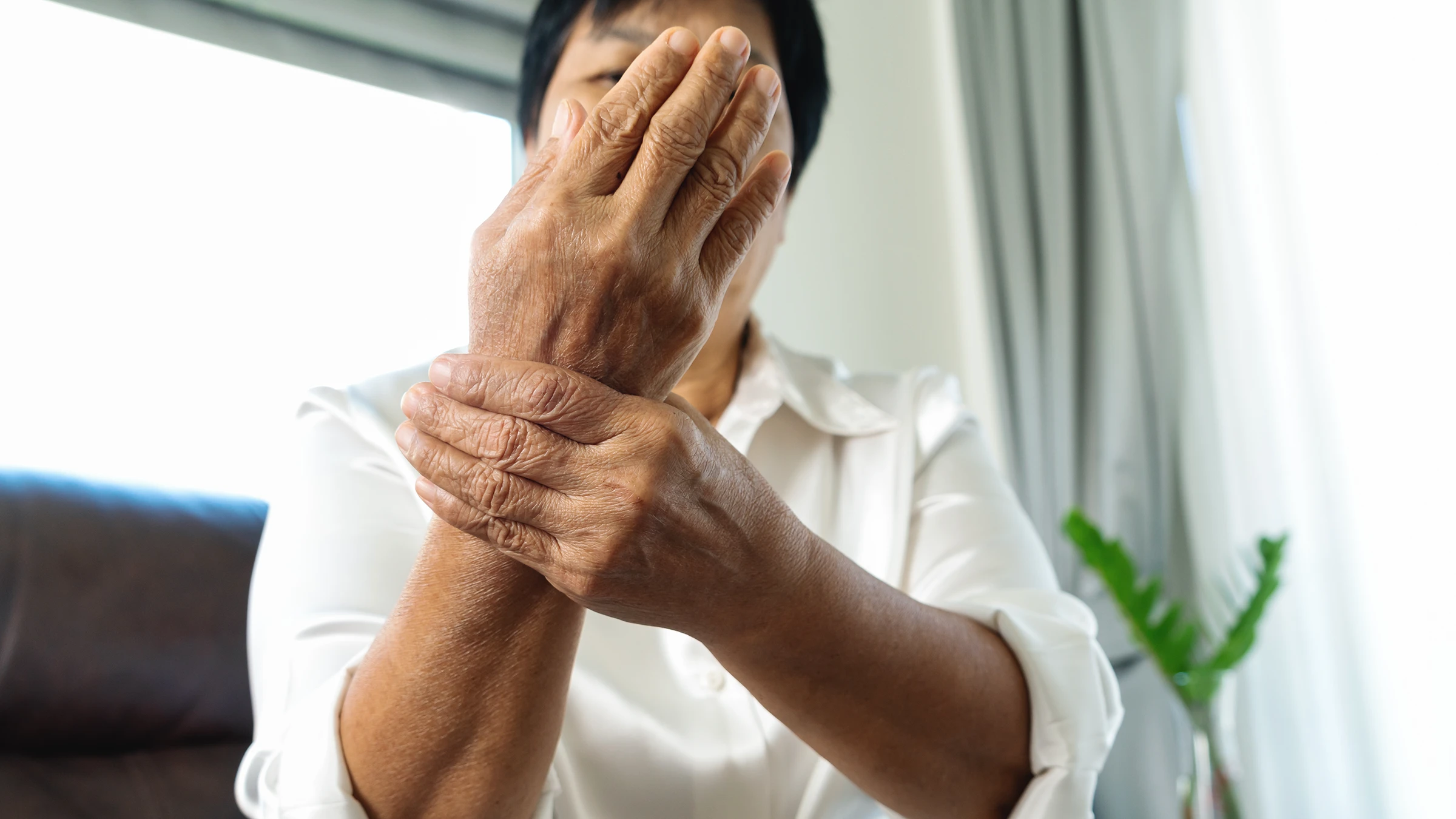 6 Symptoms of Nerve Damage (and How to Heal It) - GoodRx