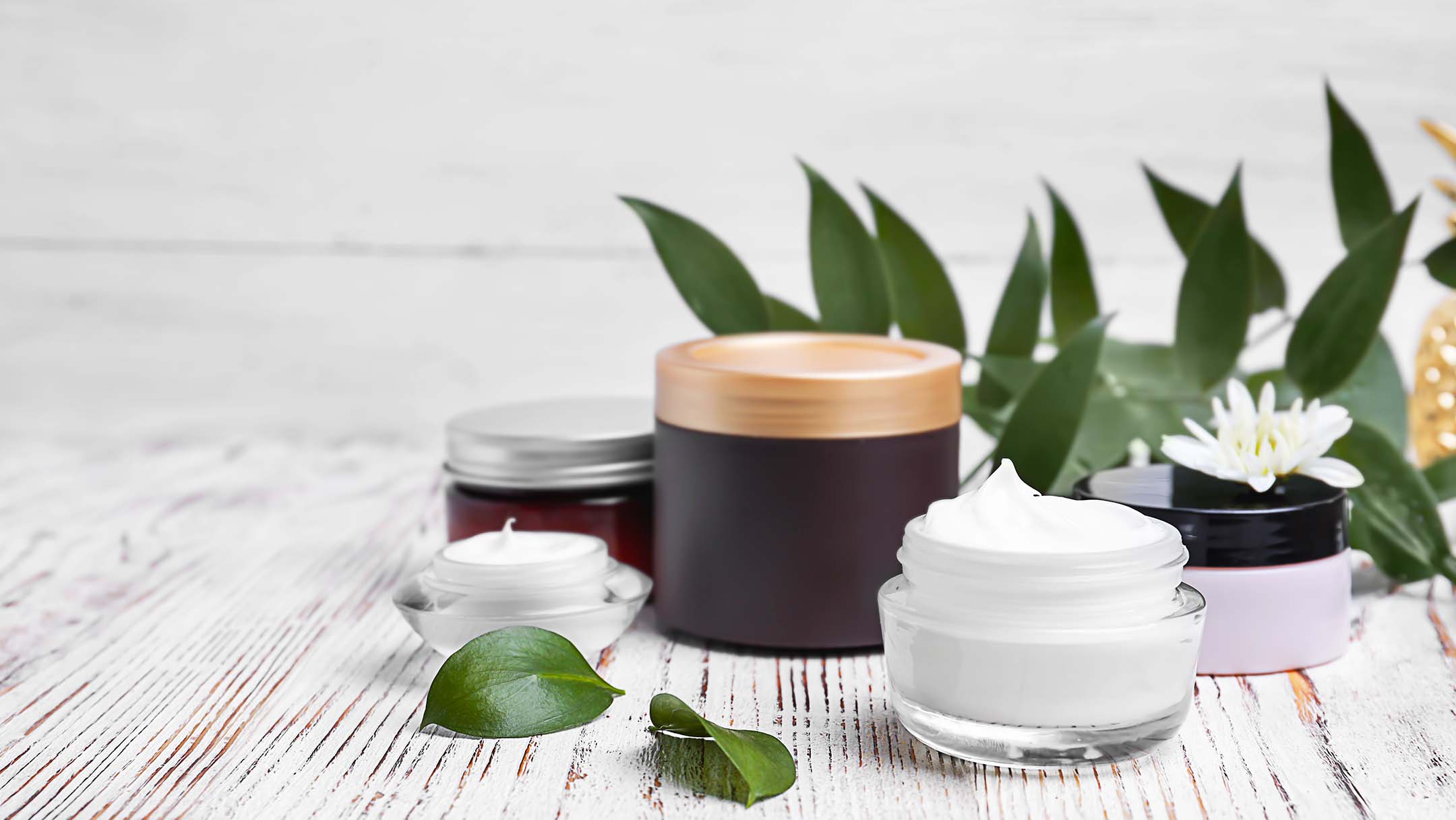 Natural cosmetics: what's inside them? • Migros