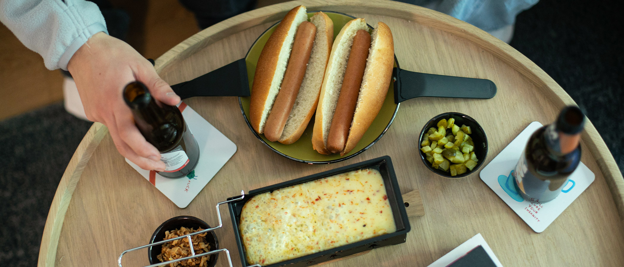 Migros Luzern: Hotdog mit Raclette-Käse • Migros