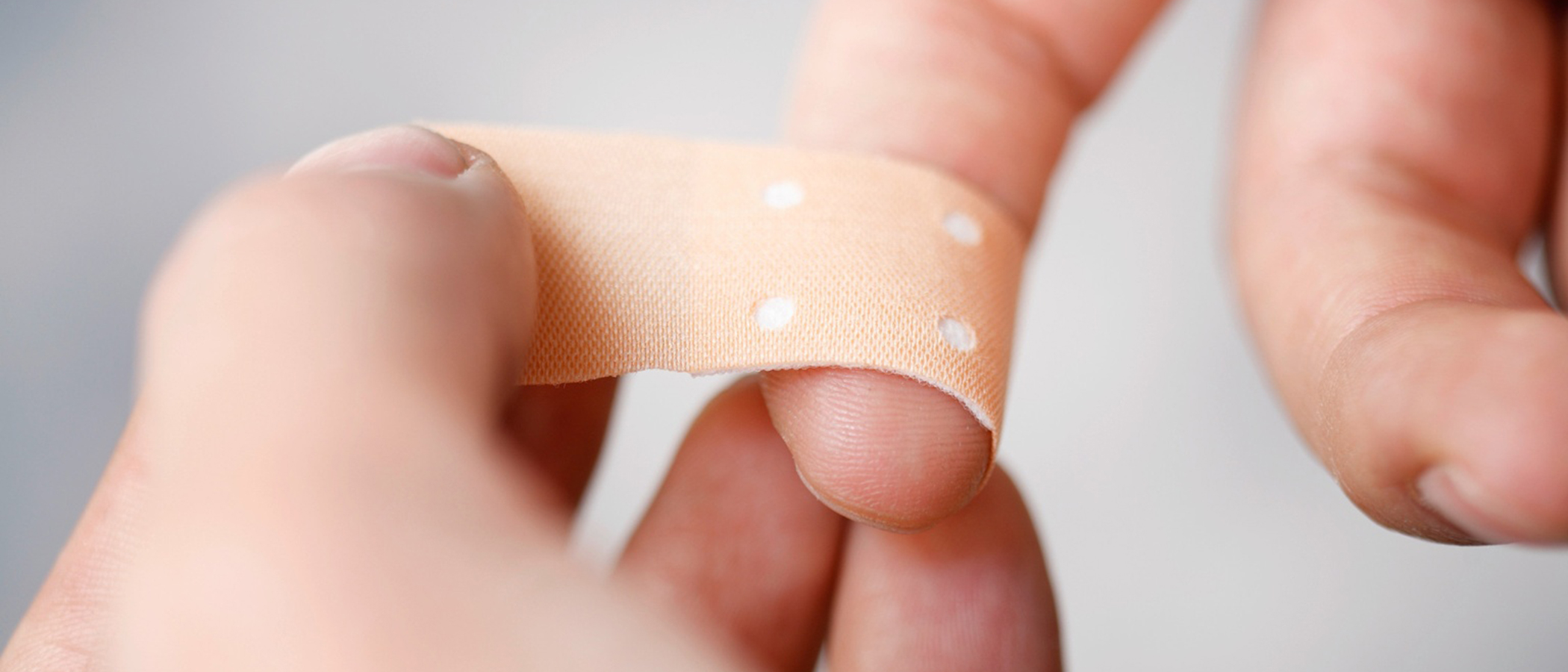 Does a wound need a plaster? • Migros