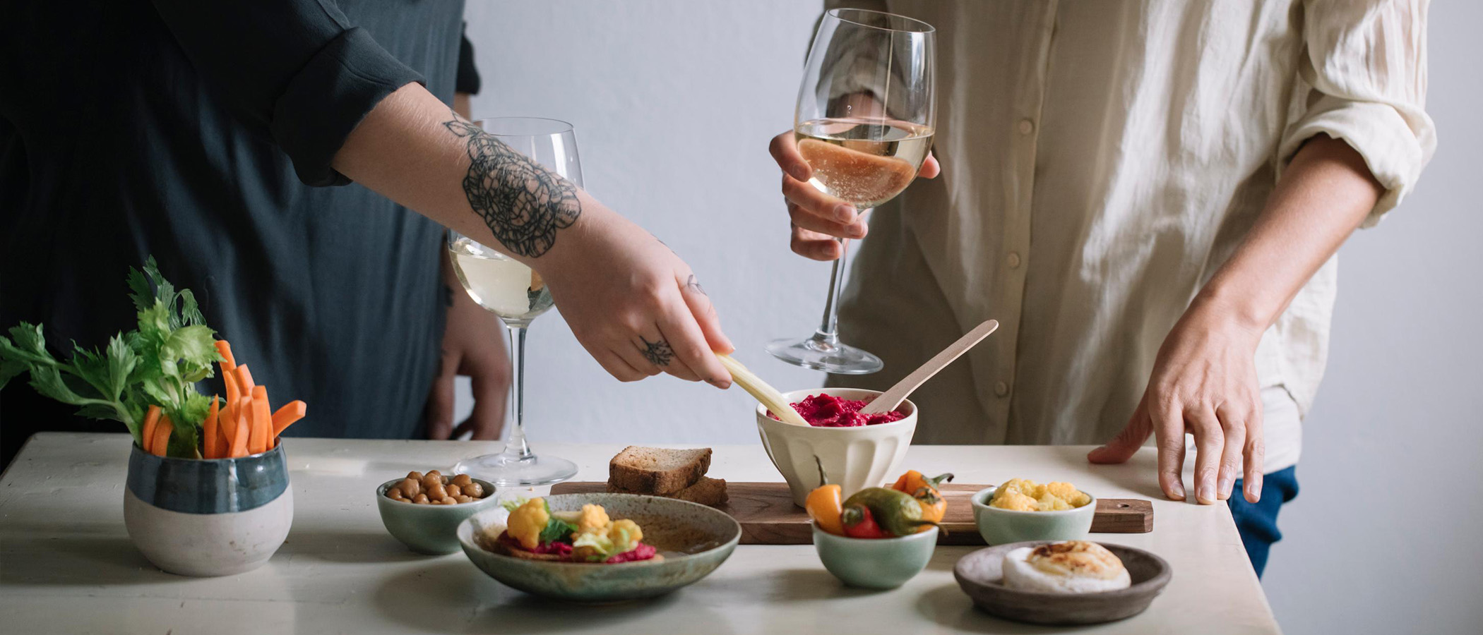 Cinq faux pas à l’apéro • Migros