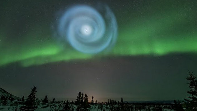 Blaue Spirale am Himmel - Rätselhafte Lichterscheinung über Alaska