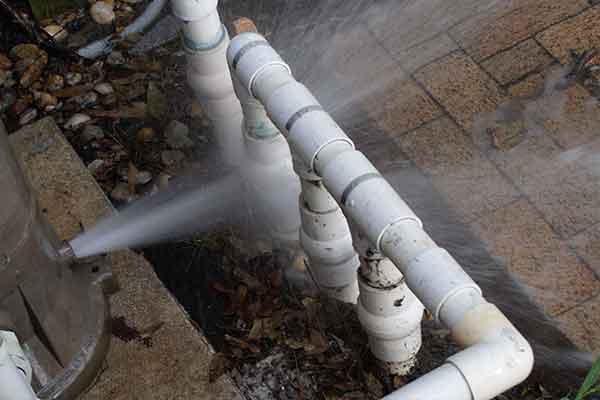 How to Backwash a DE Swimming Pool | Swimmingpool.com