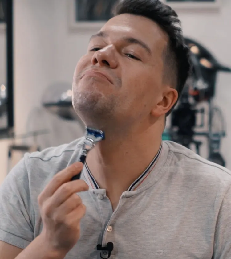 Comment bien se raser le cou | Rasage barbe cou | Gillette FR