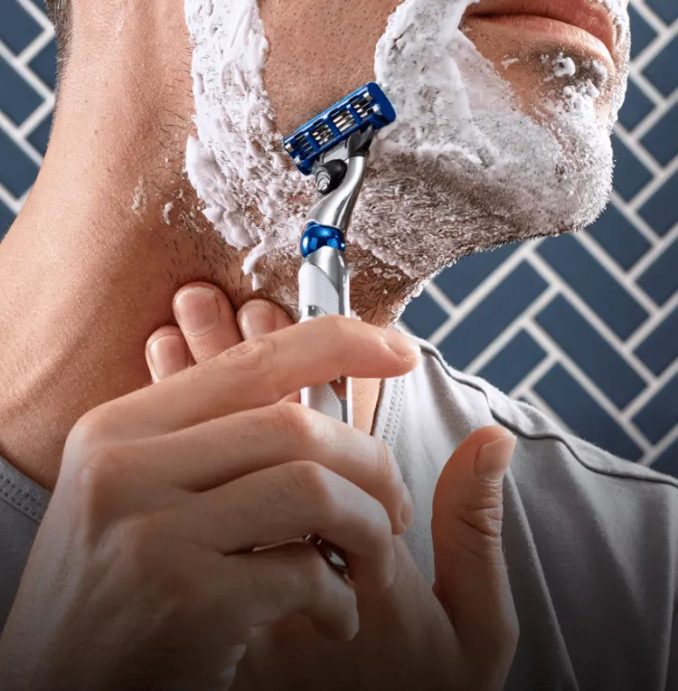 Rasoirs de rasage de près pour un rasage de précision | Gillette CA