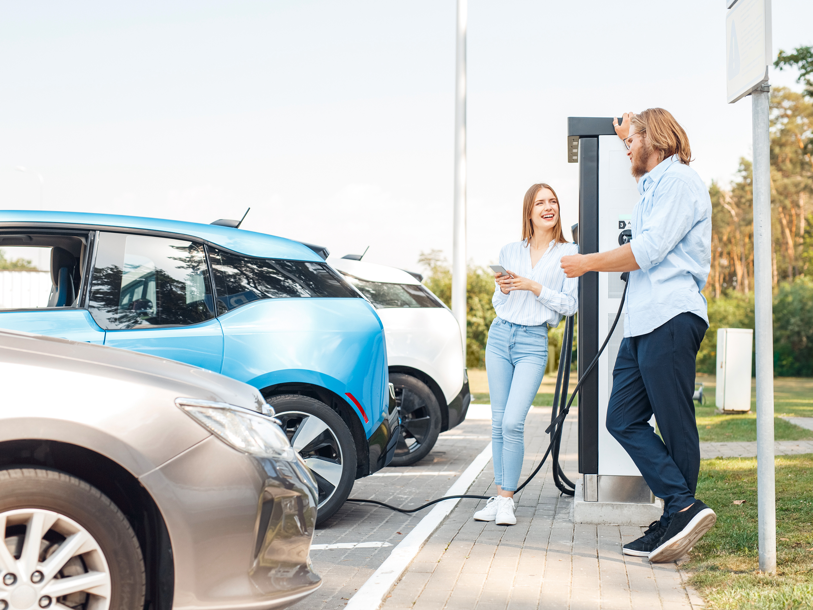 Mit effizienten Autos Treibstoff und Kosten sparen