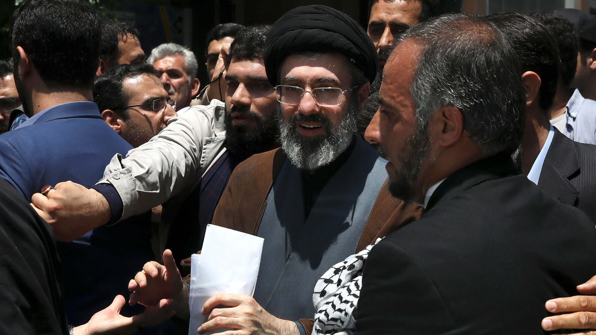 Ayatollans son Mojtaba Khamenei kan bli Irans nya ledare