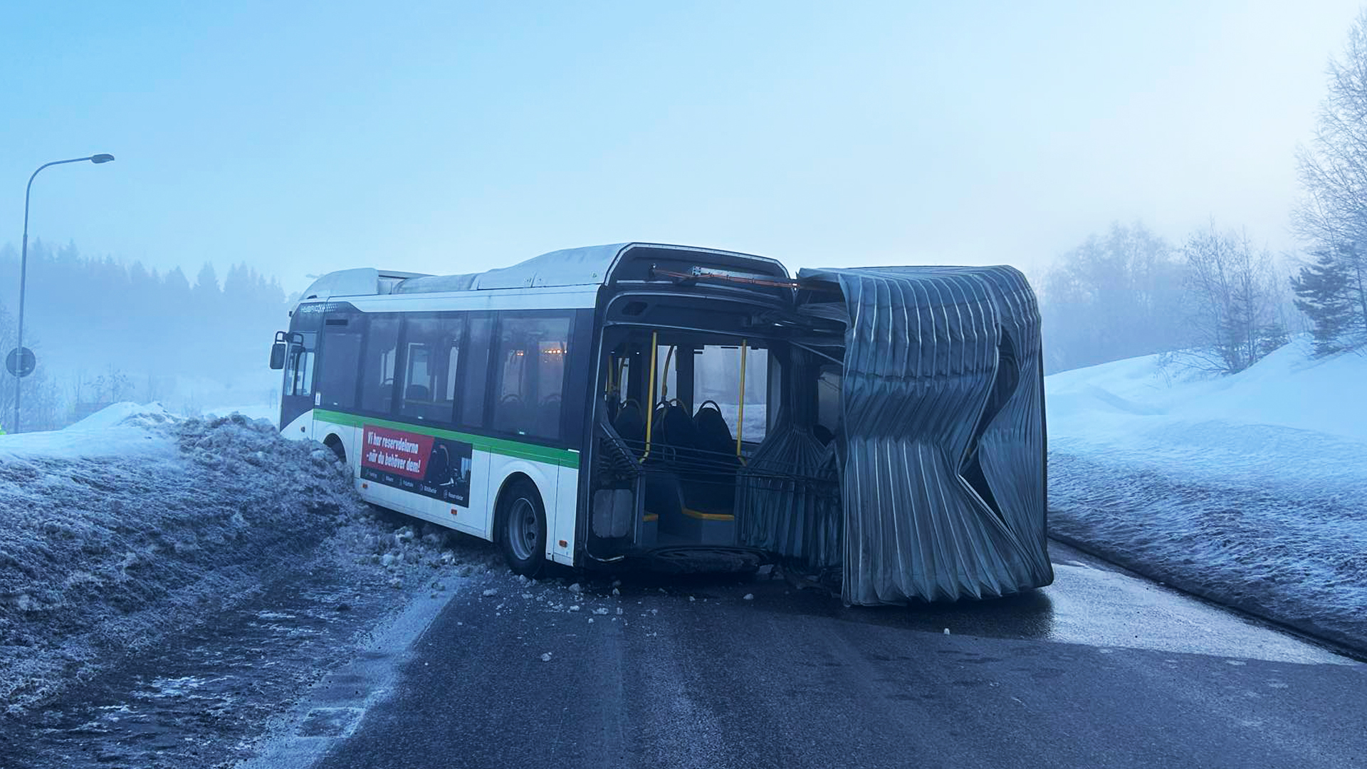 Buss av på mitten – stopp i trafiken i Sundsvall