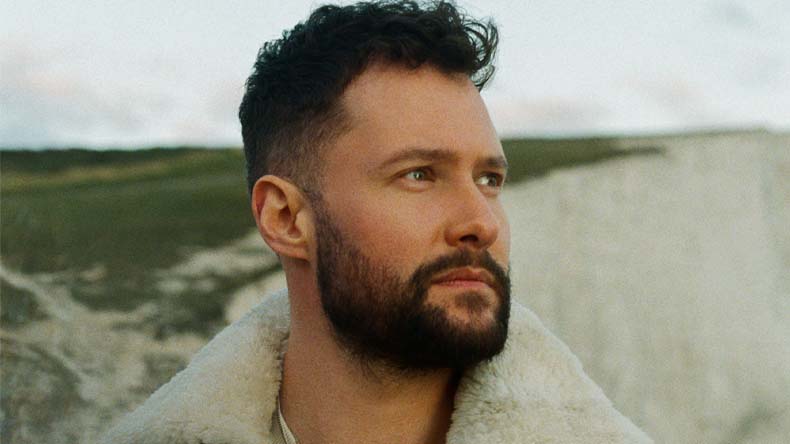 Världsstjärnan Calum Scott klar för Idol 2021