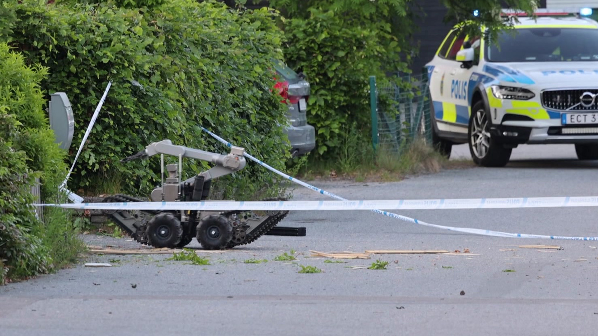 Kraftig explosion söder om Stockholm – bombtekniker på plats