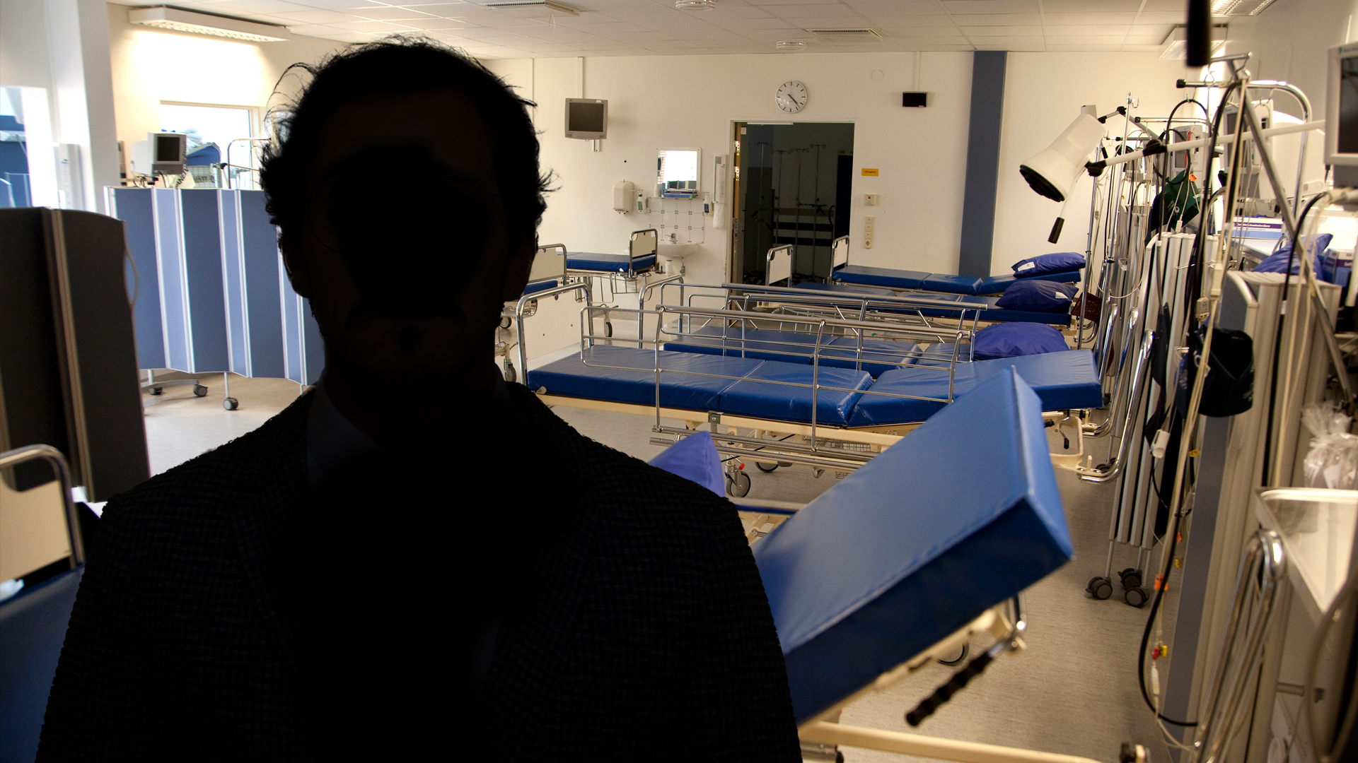 Kirurg misstänks för sexuella övergrepp mot 299 barn