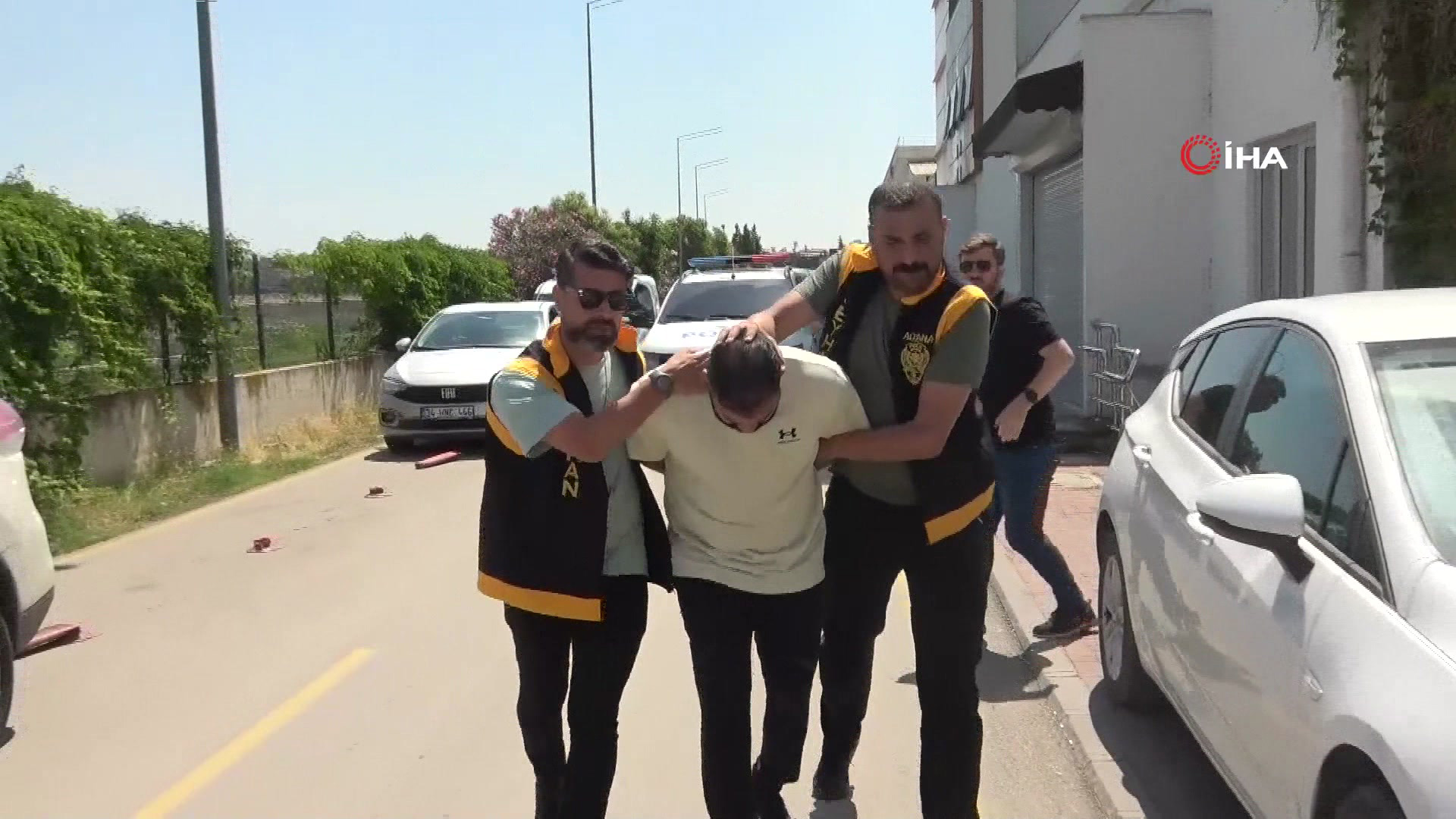 Jordgubben gripen i Turkiet – med skyddsväst och pistol