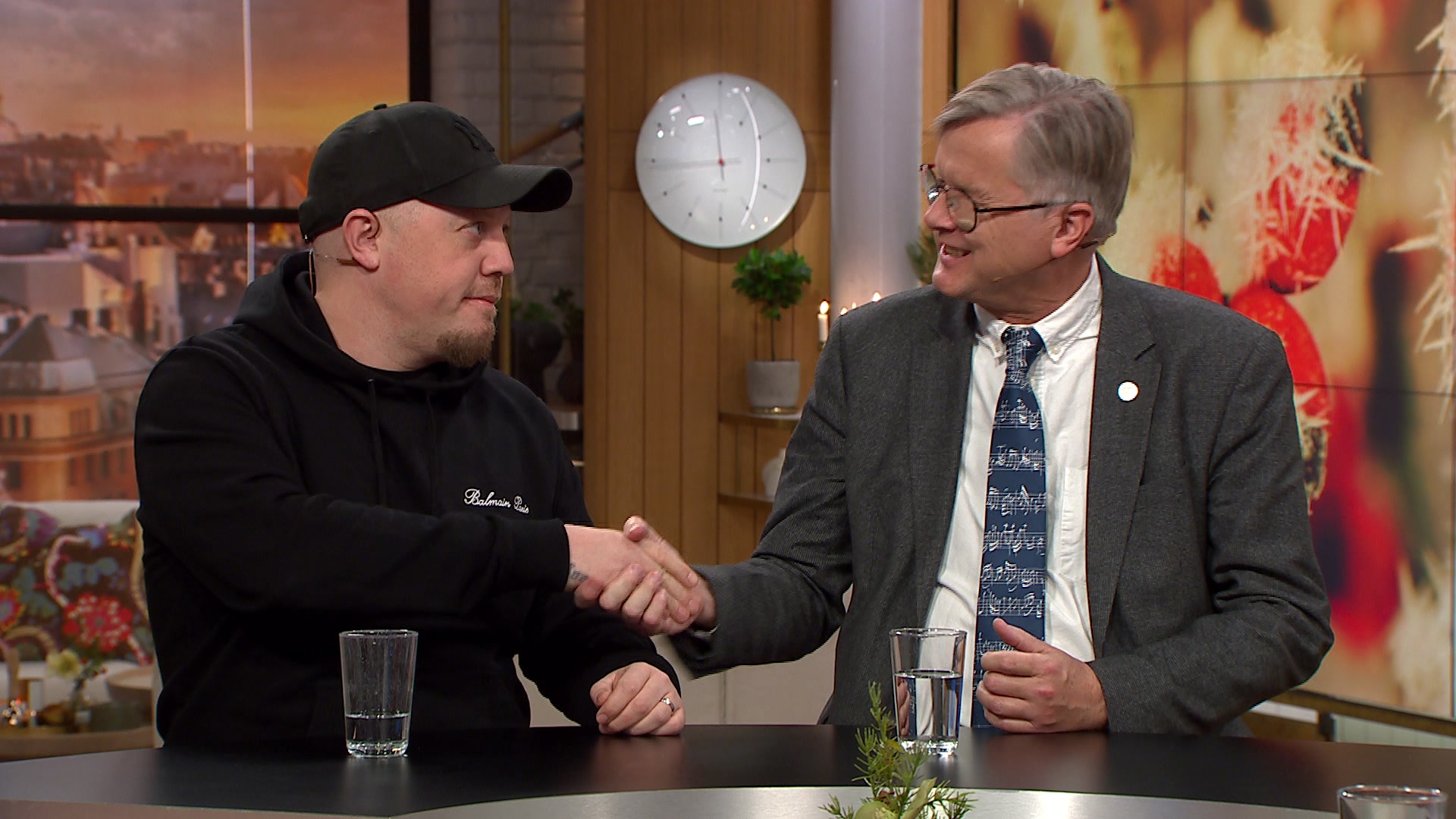 Sebastian Staksets ursäkt till politikern Peter Ollén hyllas