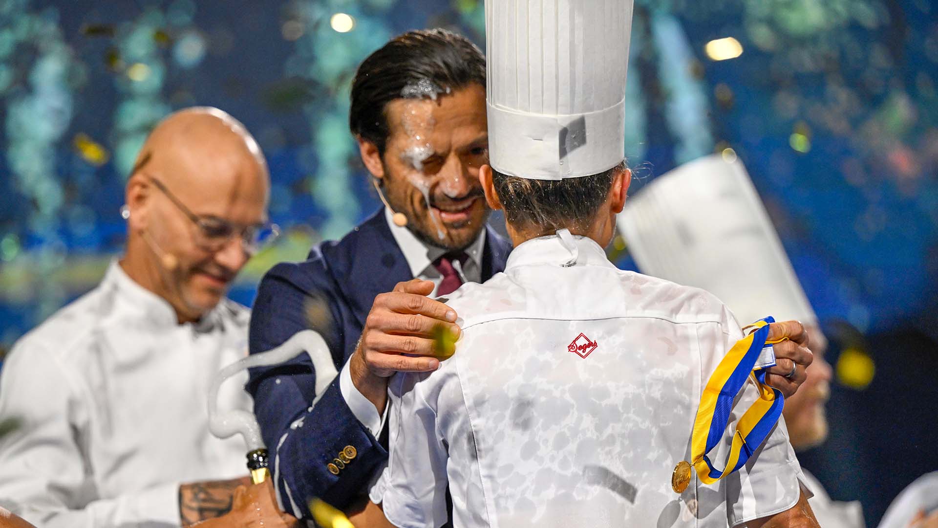 Årets kock 2025: Prins Carl Philip nedsprutad av champagne