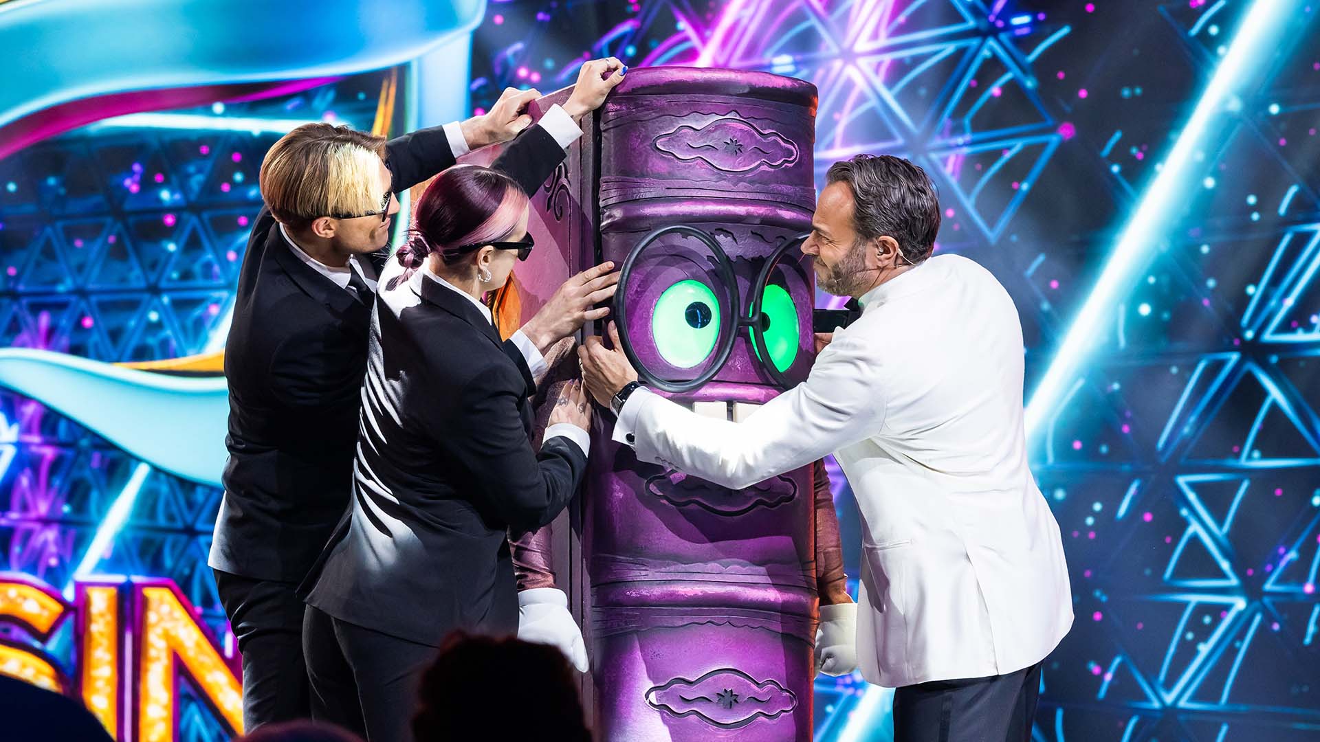 Hon dolde sig bakom Magiska Boken i Masked Singer 2023