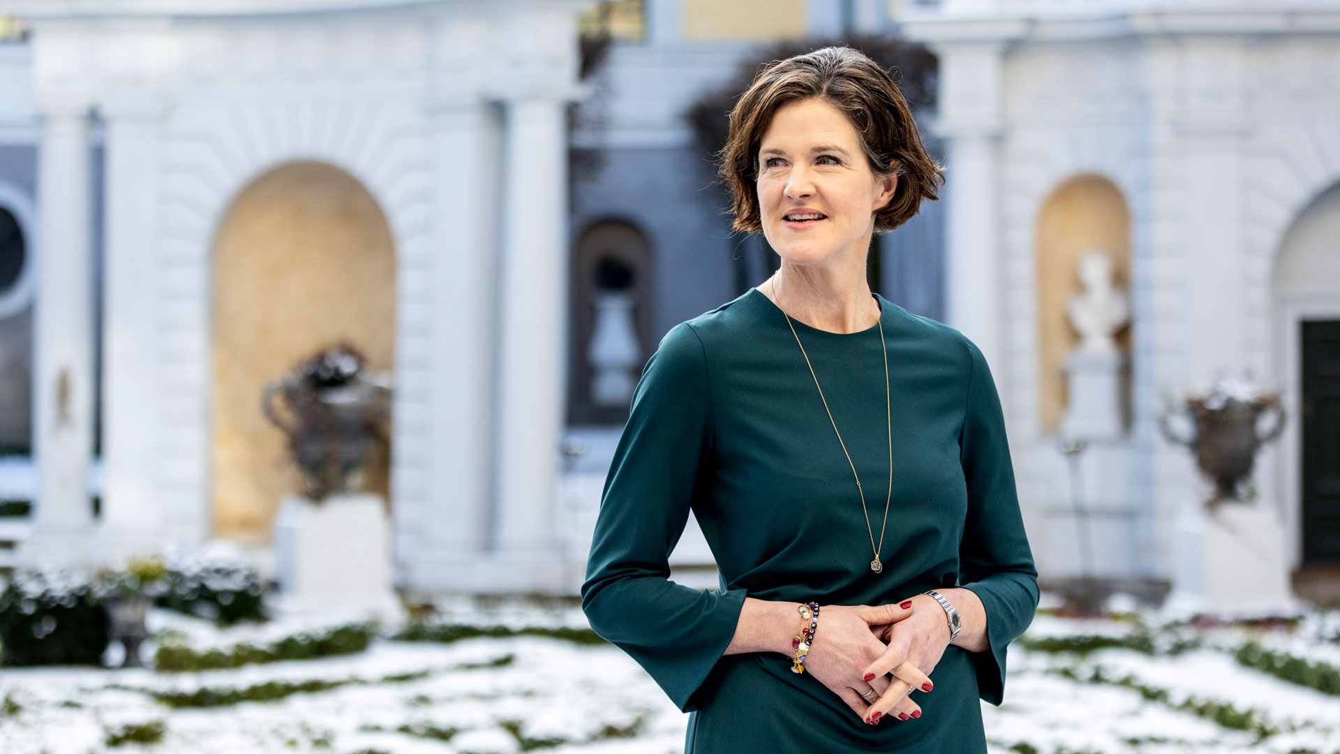 Landshövding Anna Kinberg Batra anställde vän