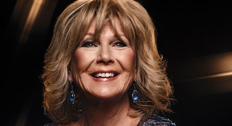 Ann-Louise laddar om med en discodänga