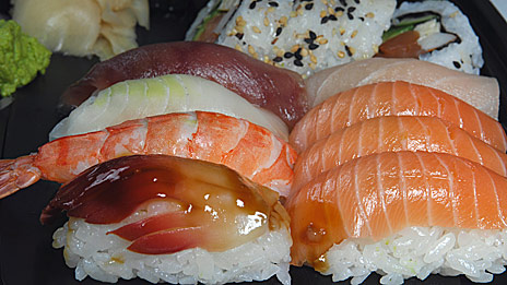 Sayan Isaksson lagar sushi i världsklass