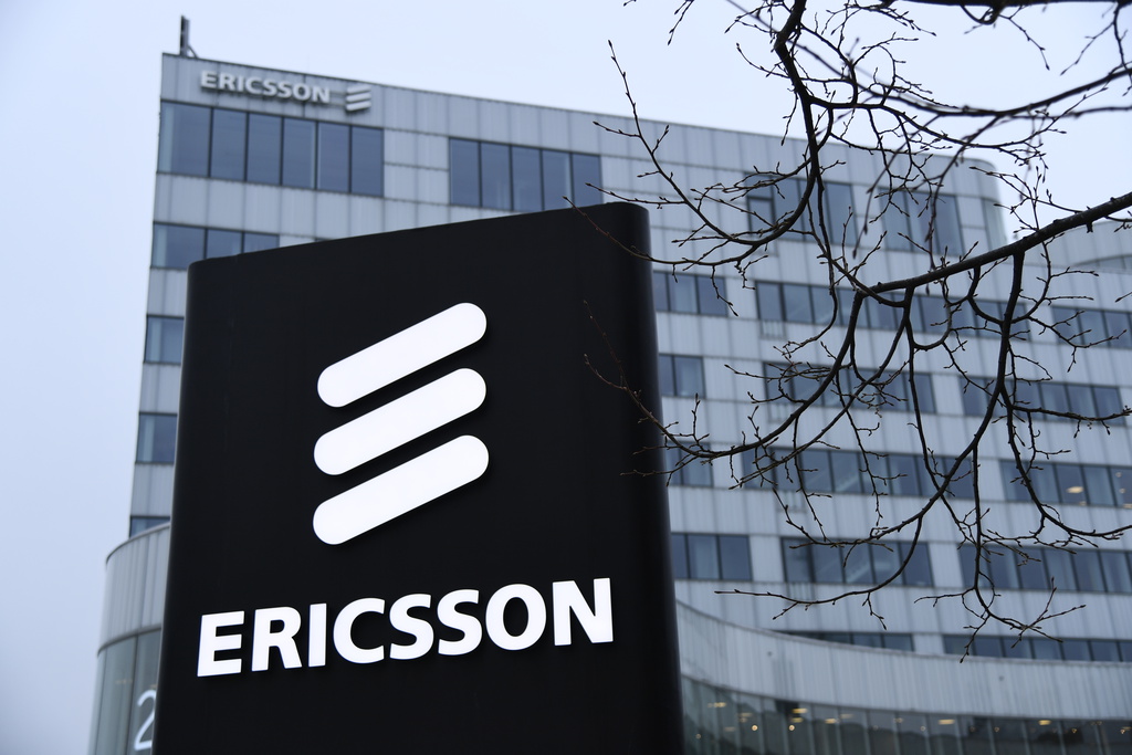 Ericsson slipper sin överrock