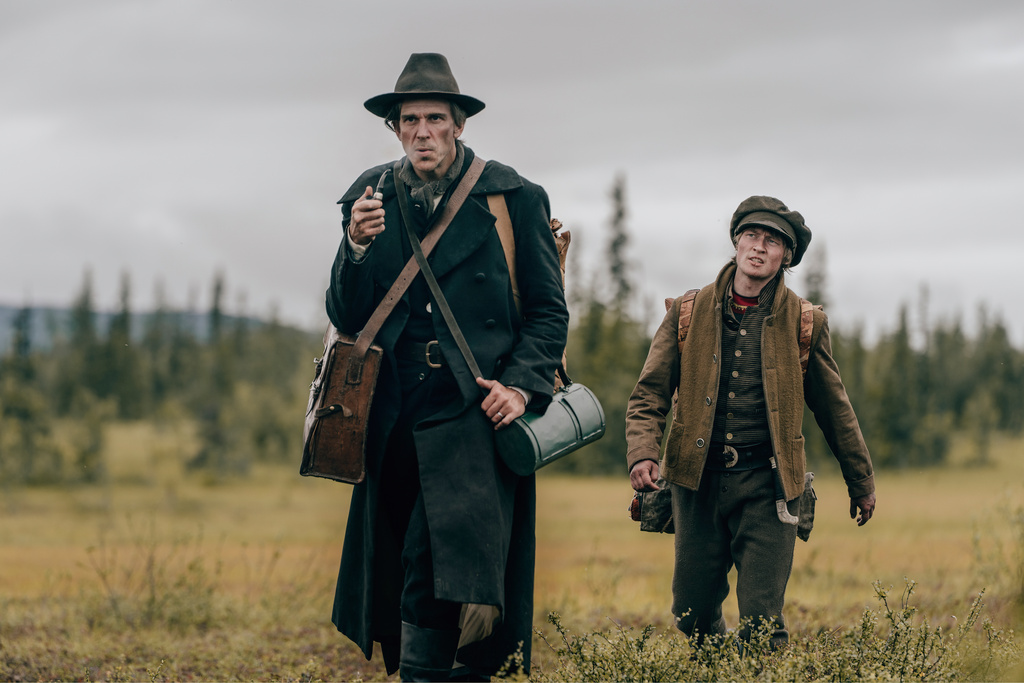 Skarsgård gör svensk västern av ”Koka björn”